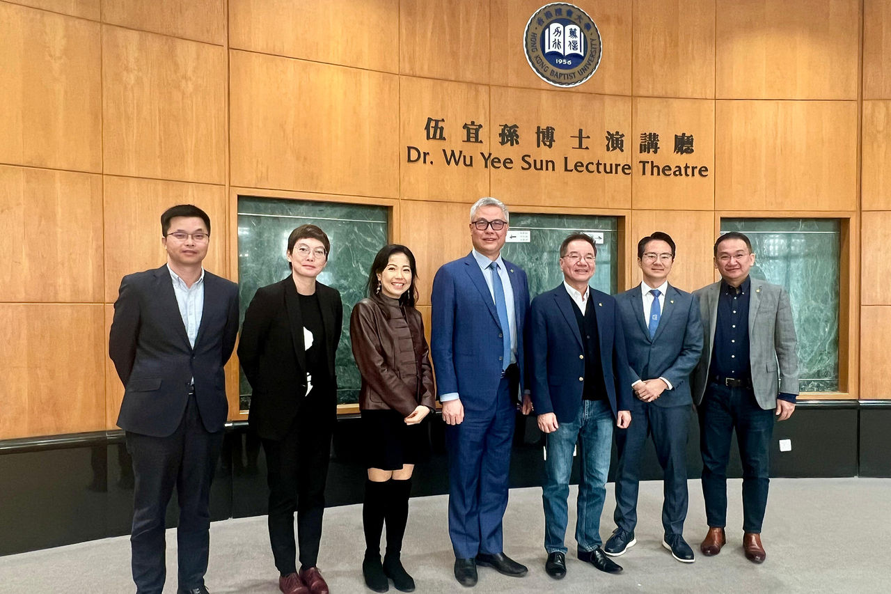 HKBU receives Cyberport delegation for collaborative discussions
